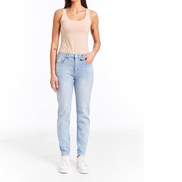 Tractr | Pants & Jumpsuits | Nwt Tractr High Rise Slim Straight Jean In ...